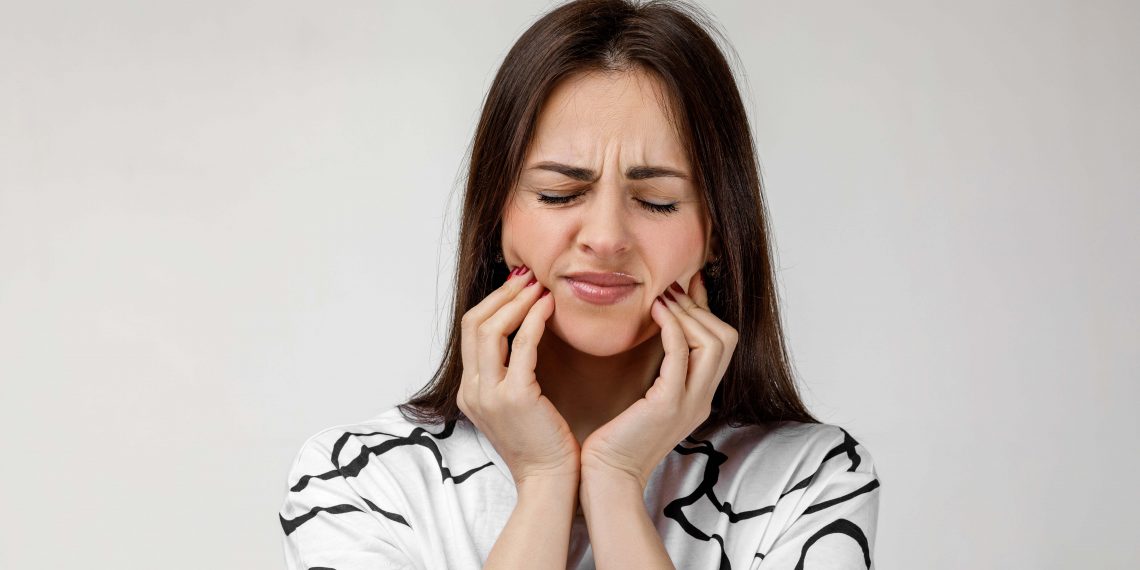 13 principais causas da boca inchada e como a saúde dental pode ...